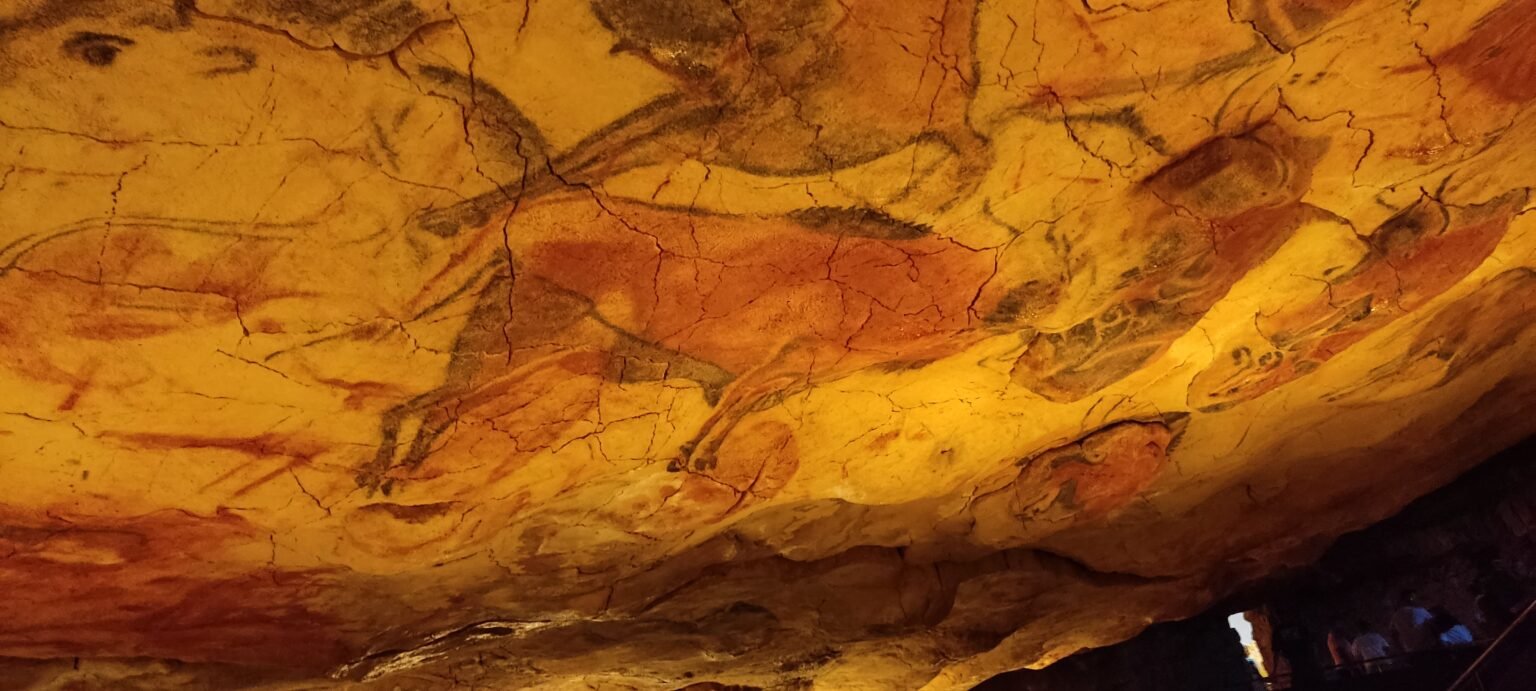 Cómo visitar las Cuevas de Altamira: entradas, horarios... 🏞️ | BdeViajes